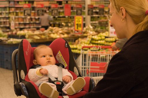 Una mujer gira tan solo un segundo y esto le sucede a su niña